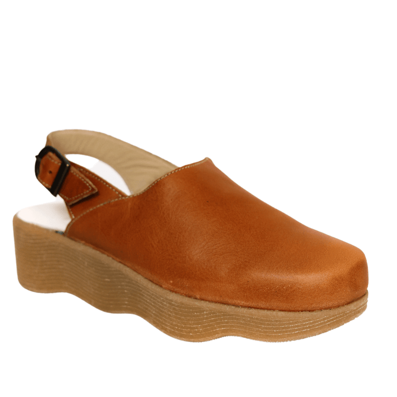 Famolare GET THERE Wavy Footbed Clog |Clog Heaven-Honey